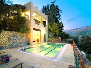 Casa | Piscina | Piscina interna, piscina externa