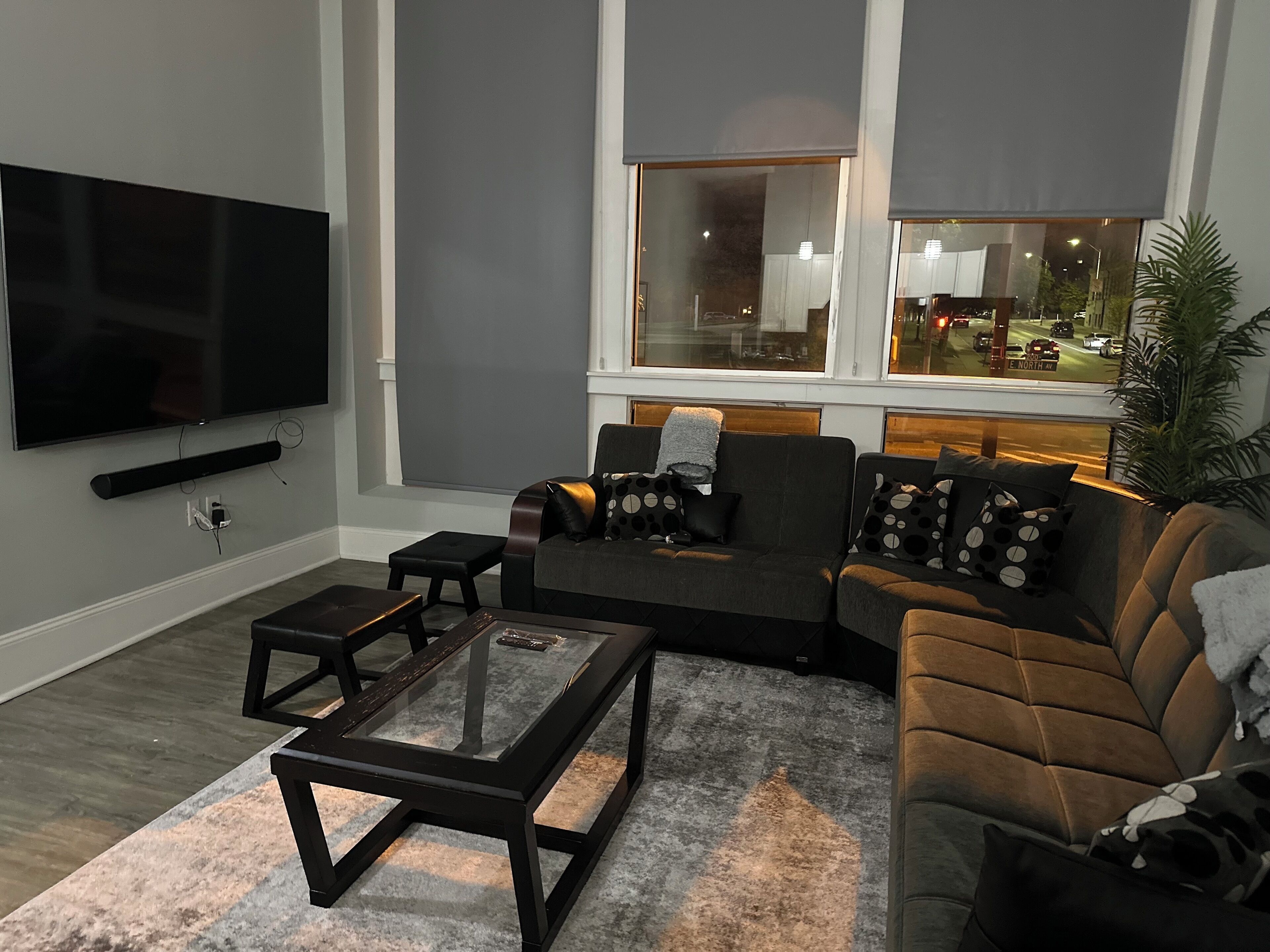 Modern Spacious Downtown 3bedrms/3baths Apt. W/parking- 5 Mins From Penn Station - Essex, MD