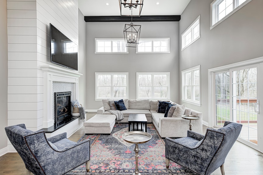 6 Bed/4.5 Bath Lux Chic Farmhouse With Outdoor Firepit - Carmel, IN