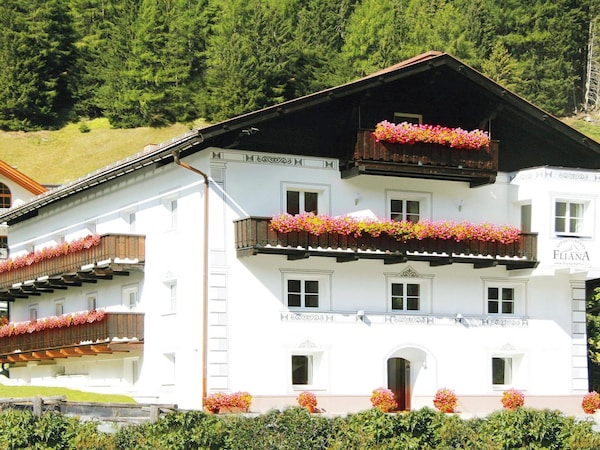 Apartment In Ischgl Overlooking The Mountains - Sankt Anton am Arlberg