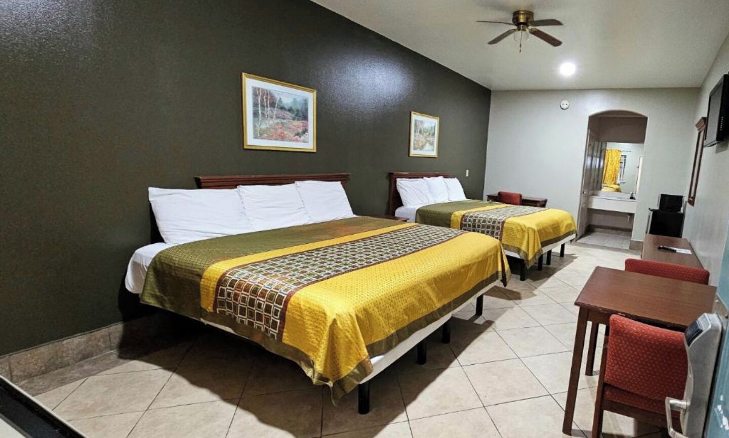 Deluxe King Room - Edinburg, TX