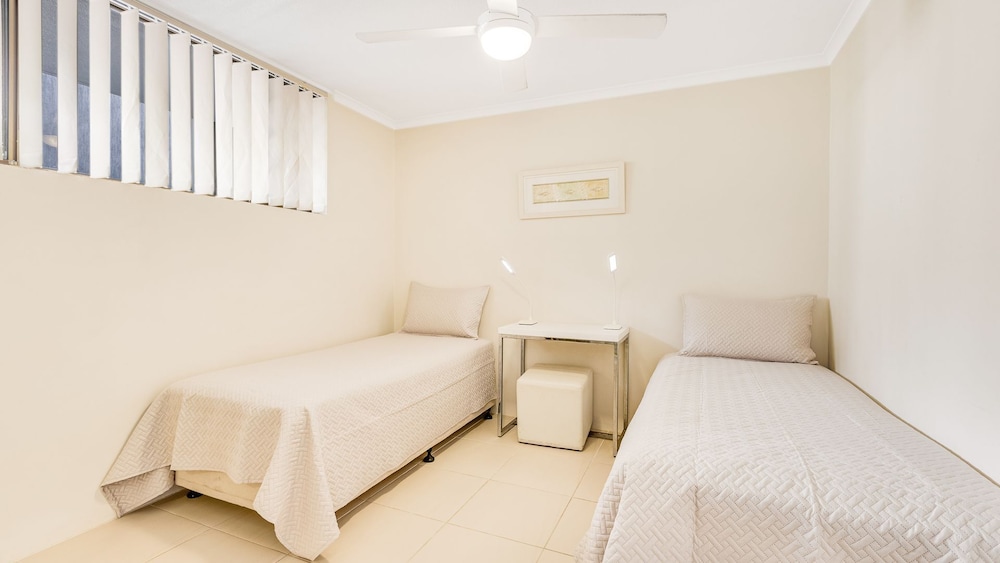 Kirra Gardens Unit 11 On Kirra Beachfront With Ocean Views And Wi-fi Included - Coolangatta
