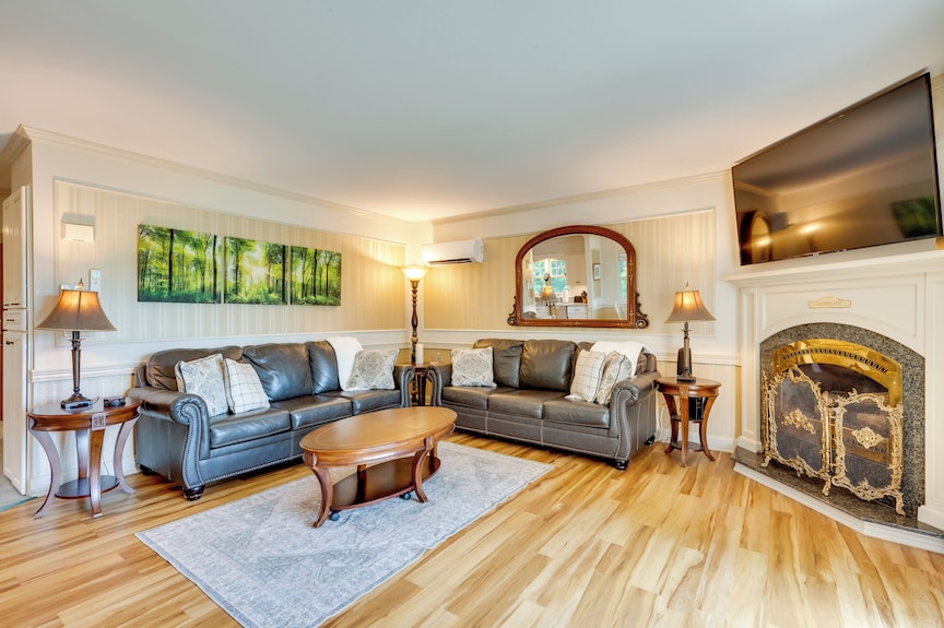 Mountain Views: Beautiful Nestlenook Farm Home! - Jackson, NH