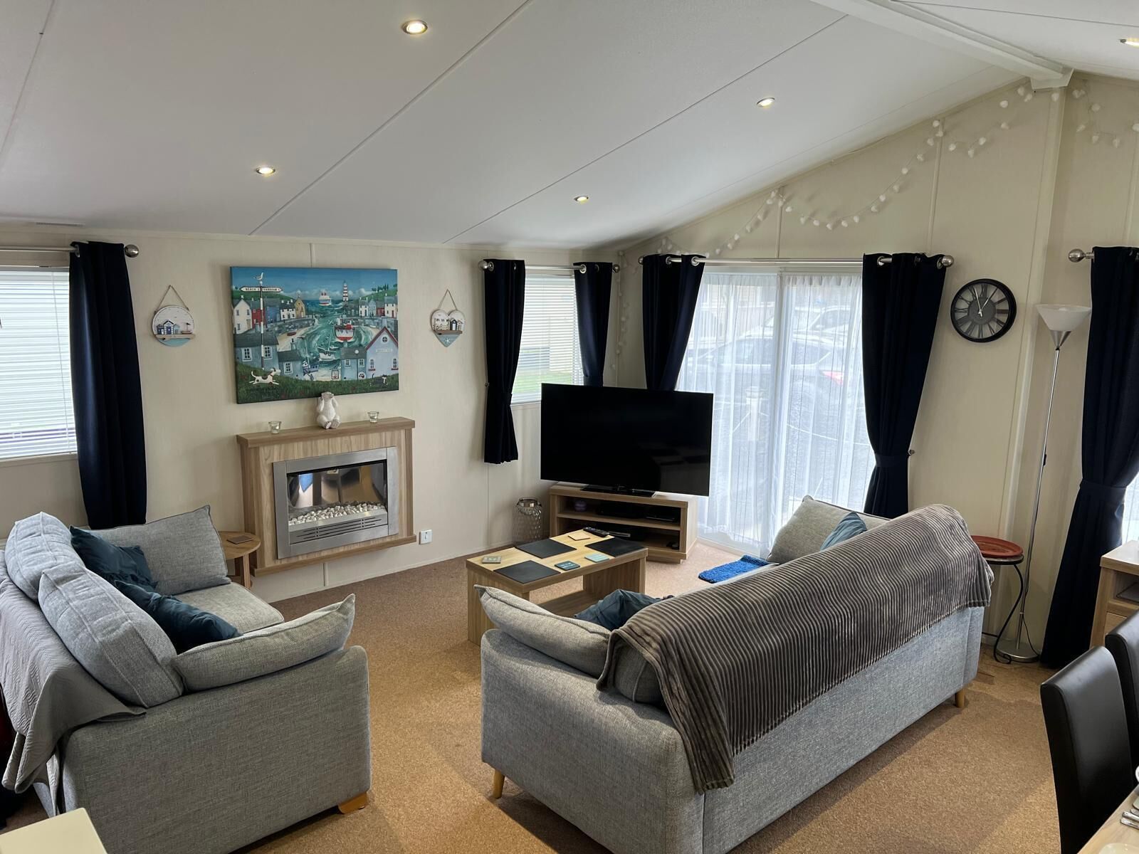 Stunning Lodge Boasting Large Decking Area At California Cliffs Ref 50008l - Caister-on-Sea