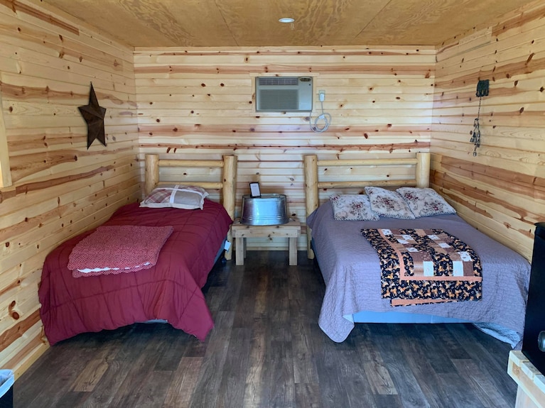 Cozy Twin And Full Bed Cabin Complete With Wifi, Fitness Room In Superb Aladdin - Wyoming
