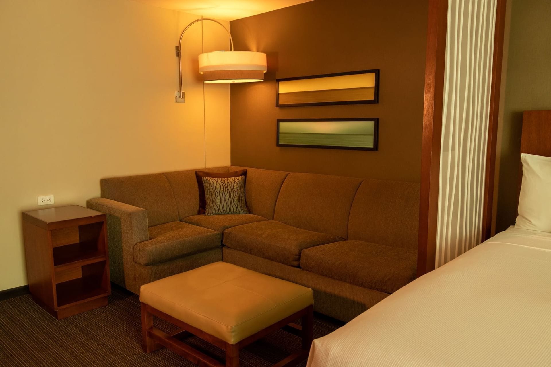 Marinn Place | Deluxe King | Spacious King Bed + Sofa + Prime Location - Panama