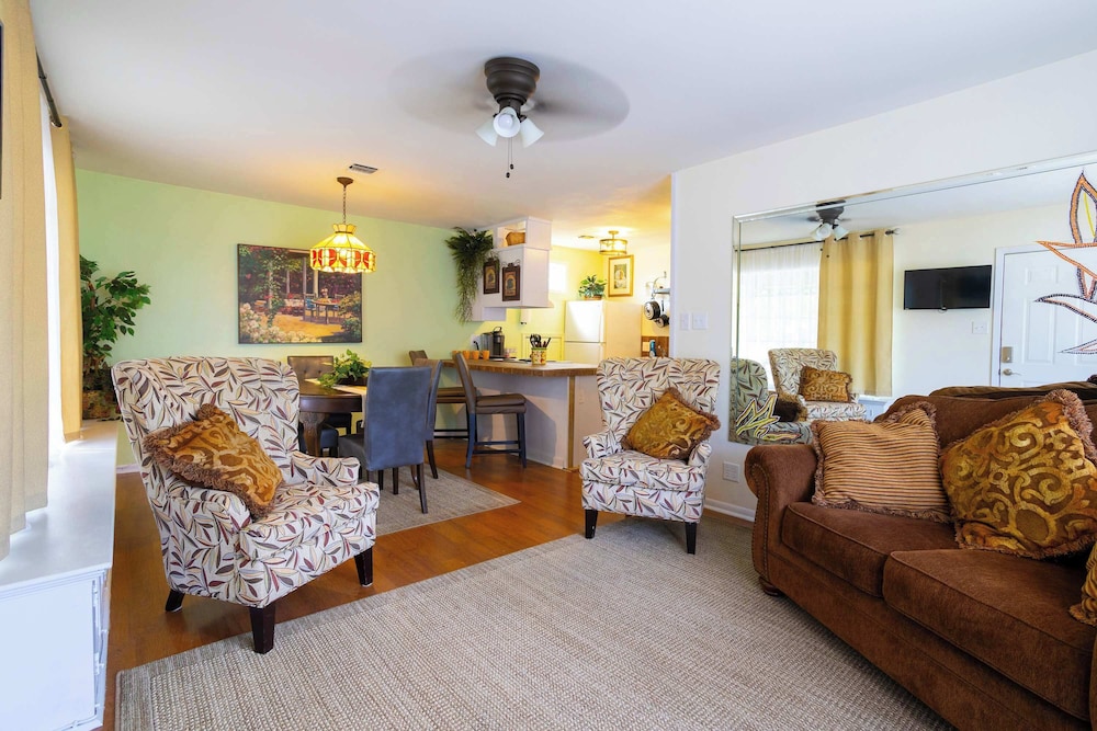 Mariposa Monarch Walk To River - Kerrville, TX