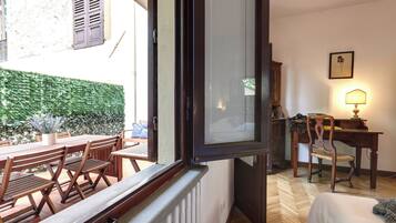 Apartamento | 2 quartos, secretária adequada para computadores portáteis