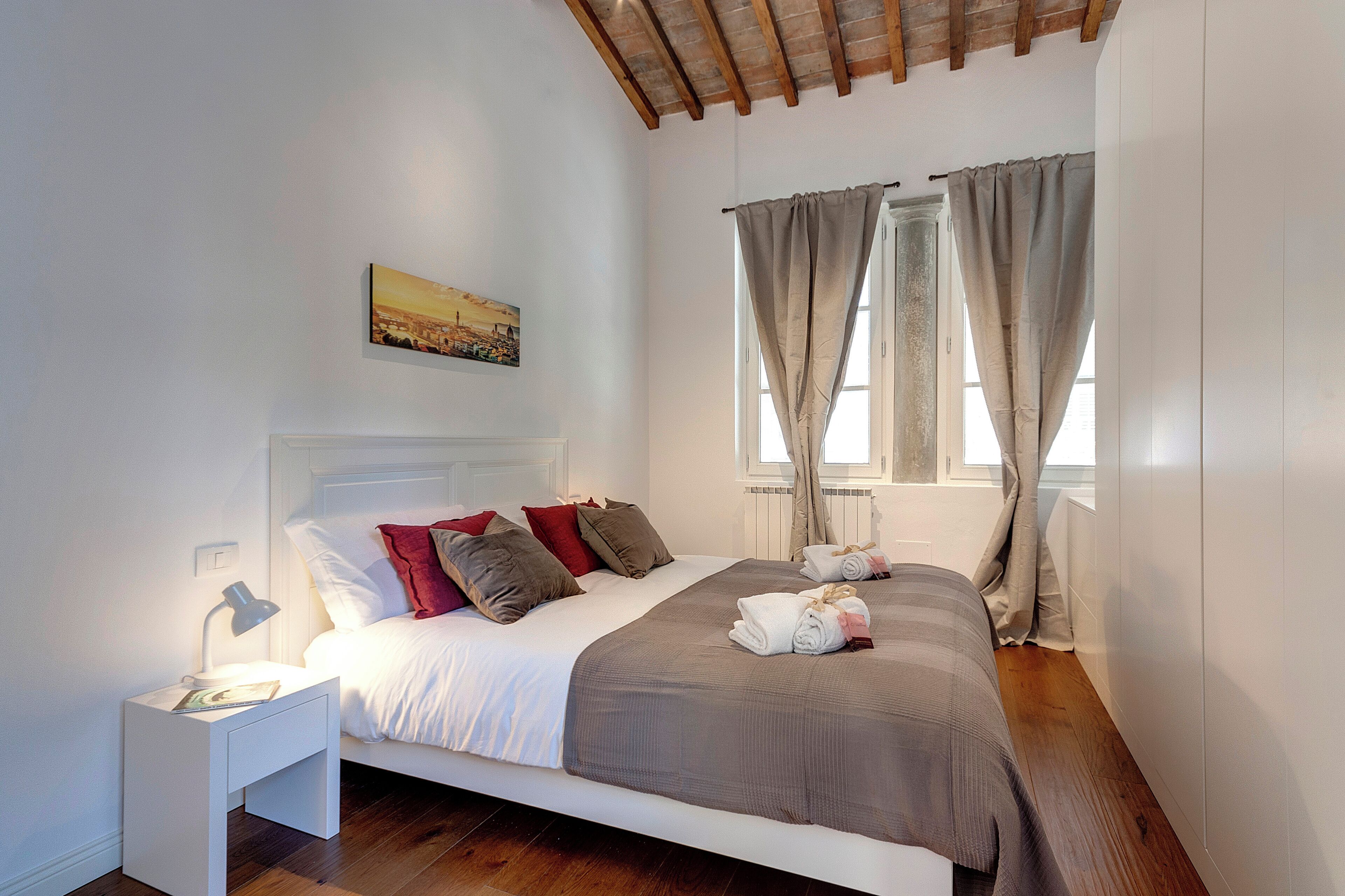 Apartamento | Espaço de trabalho para notebook, ferros/tábuas de passar roupa