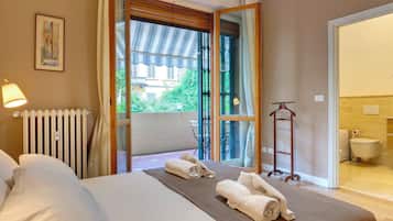 Apartamento | 4 quartos, secretária adequada para computadores portáteis