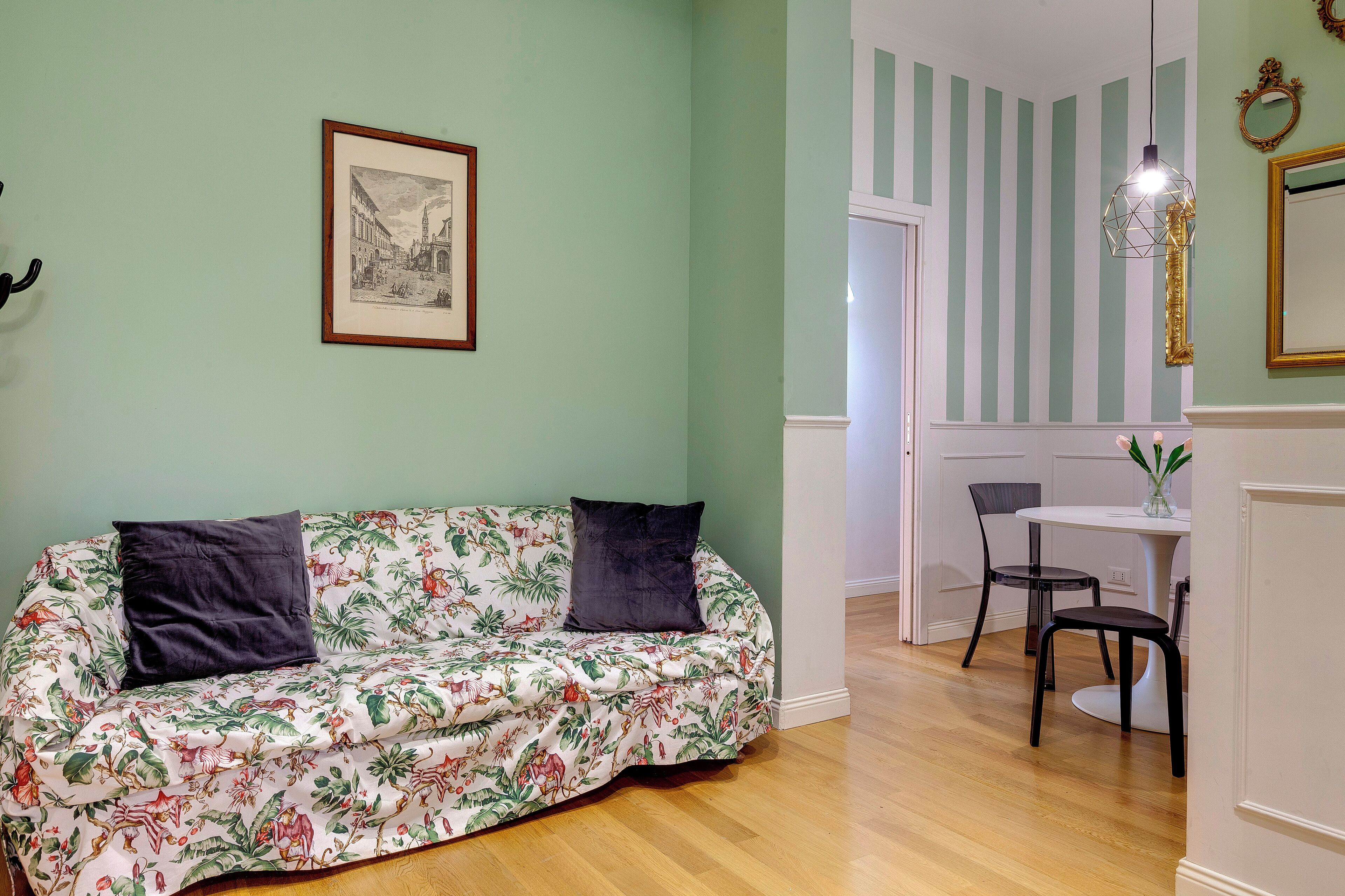 Apartamento | Área de estar | TV de tela plana 24 polegadas com canais digitais