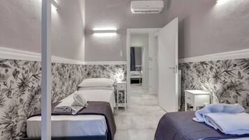 Apartamento | Secretária adequada para computadores portáteis, ferro/tábua de engomar