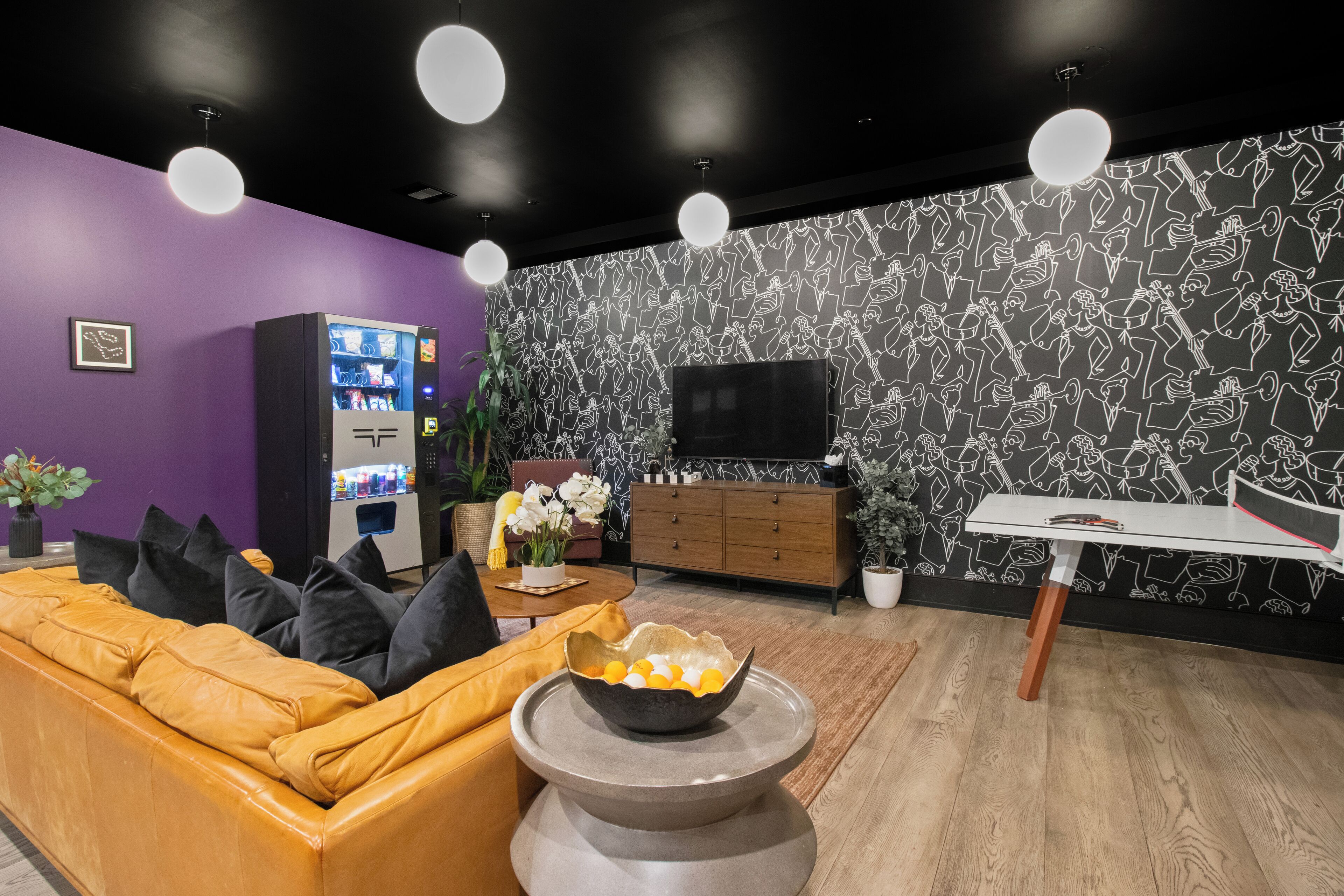 Perfect Downtown Location! Rooftop Pool, Gym & Gameroom Hotel - Metairie, LA