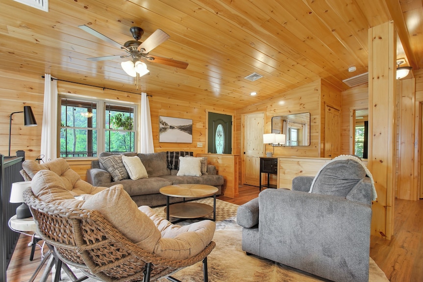 Timberline Overlook Cabin W/ Sauna, Fire Pit, Game Room, Ev Charger & Atv Access - Sproul State Forest, Renovo