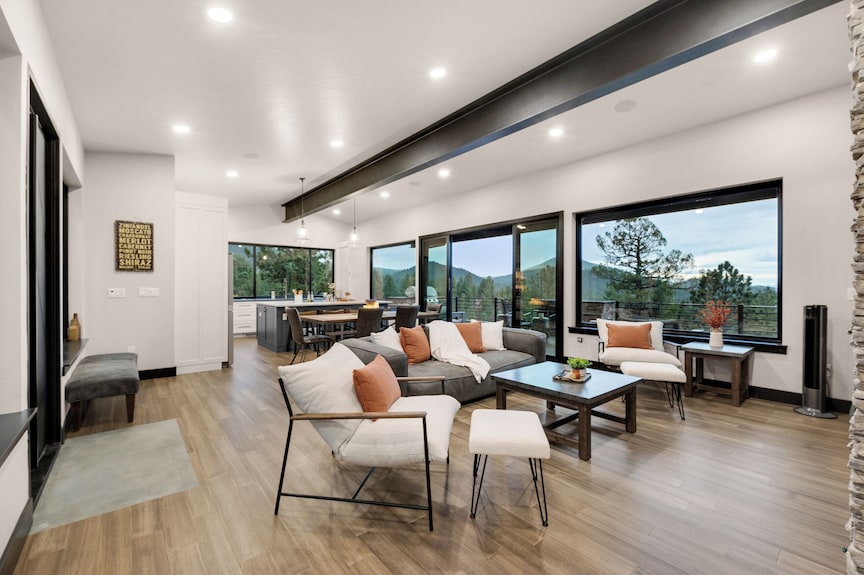 Modern Mountain Retreat With Sauna And Spectacular Views. - Wildwood Casino