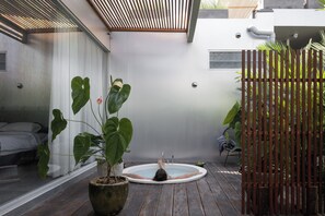 Apartamento luxo, 1 quarto | Banheira de hidromassagem particular