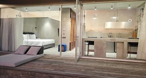 1 quarto, escrivaninha, espaço de trabalho para notebook