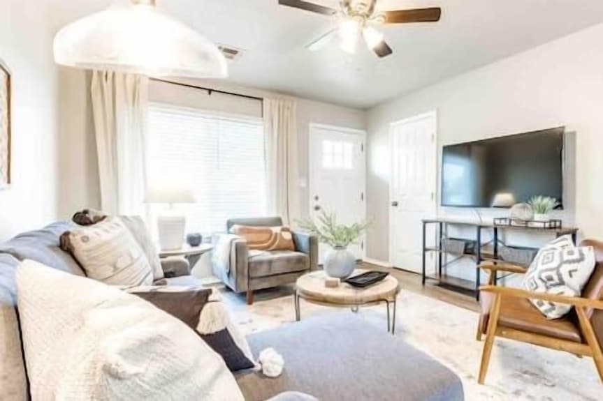 2-bedroom Cottage W/ King Bed - Edmond