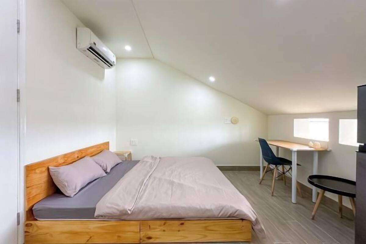 Escrivaninha, espaço de trabalho para notebook, Wi-Fi de cortesia