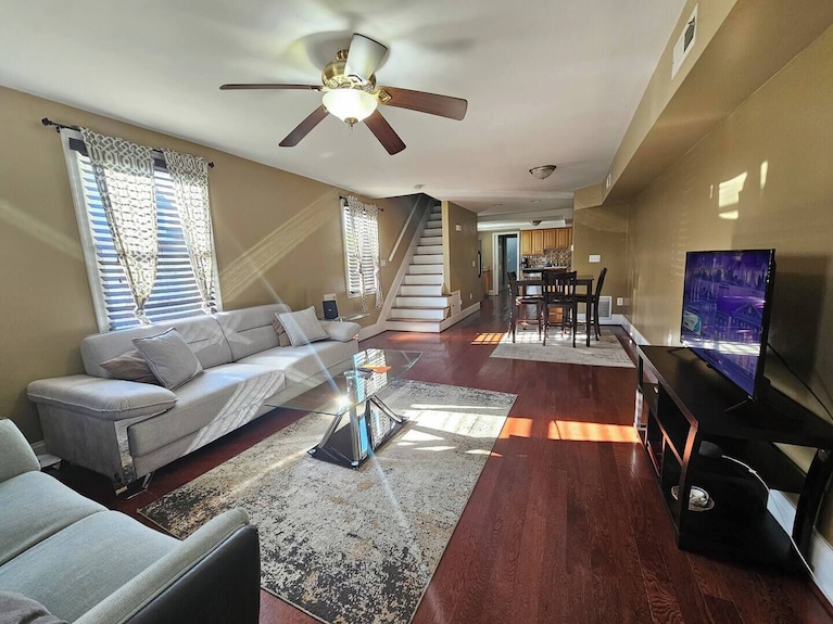 This Duplex Is A 3 Bedroom(s), 2 Bathrooms, Located In Towson, Md. - Towson, MD