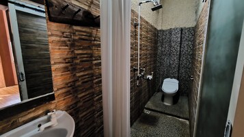 Quarto Twin Deluxe | Casa de banho