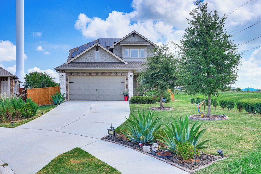 Large Fenced Yard: Family-friendly Kyle Home - Kyle, TX