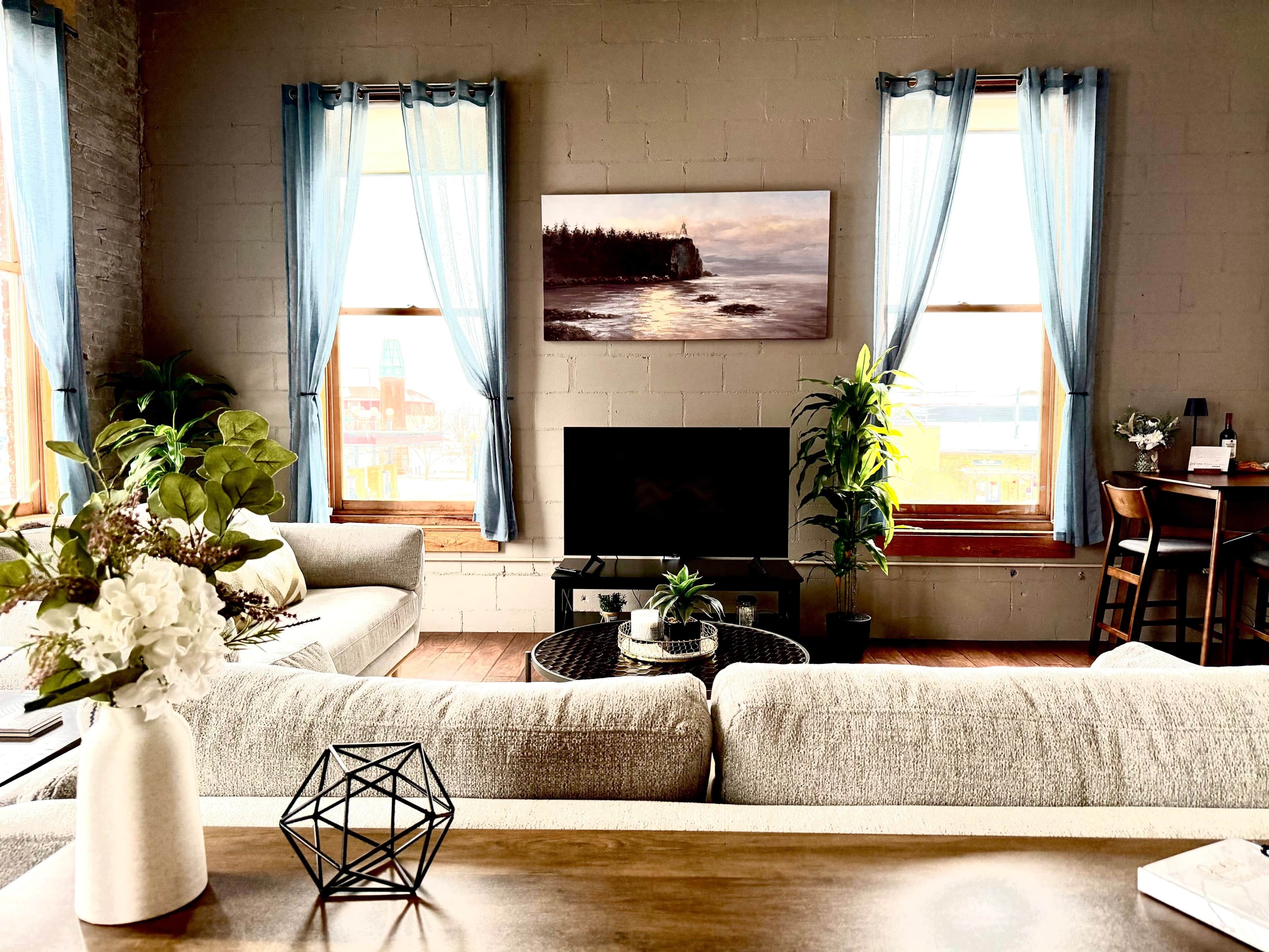 The Bellevue In Canal Park, New- Charming Loft In The Heart Of Canal Park - Lake Superior Zoo, Duluth