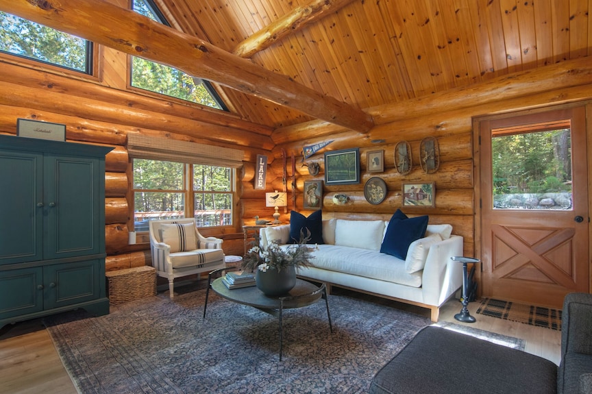 Hot Tub_waterfront_king Beds_fast Wifi_cozy Log Cabin In Eagle River - Wisconsin