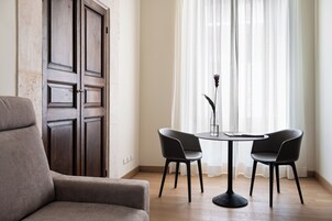 Quarto Duplo Elite | Sala de estar | TV de ecrã plano 