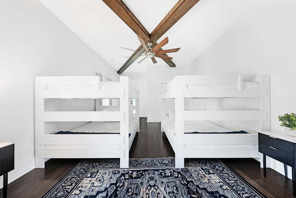 East Nash! Game room- Bar - Fire Pit - Sleeps 18! - Nashville | Vrbo