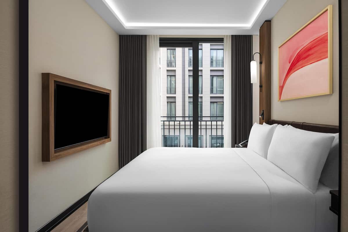 Minibar, cofre com capacidade para portátil, cortinas/cortinados opacos