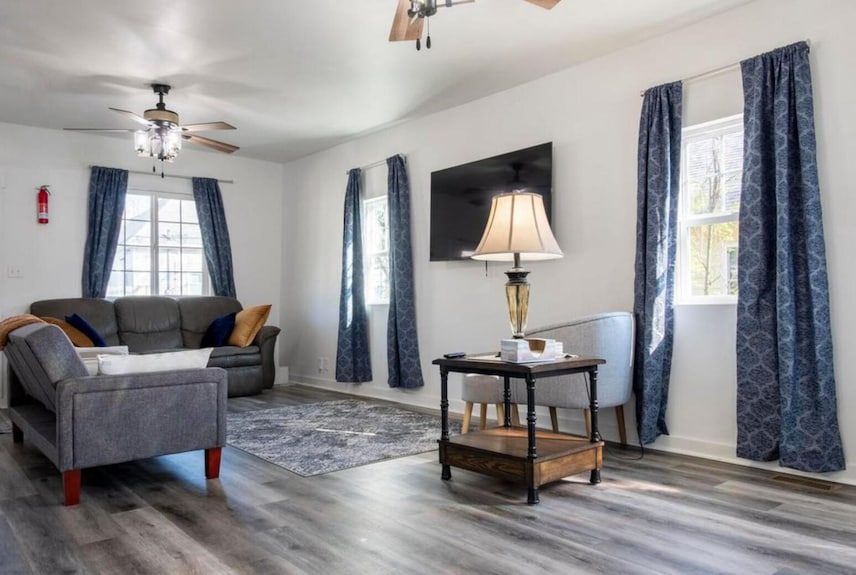 Charming 2-bedroom House With Ac, Wifi In Delightful Bloomington - Bloomington, IN