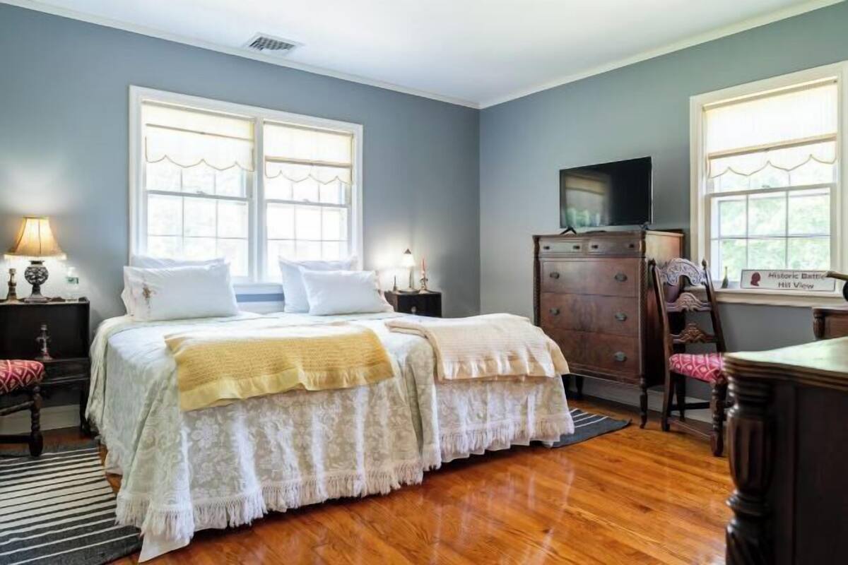 Secretária, secretária adequada para computadores portáteis