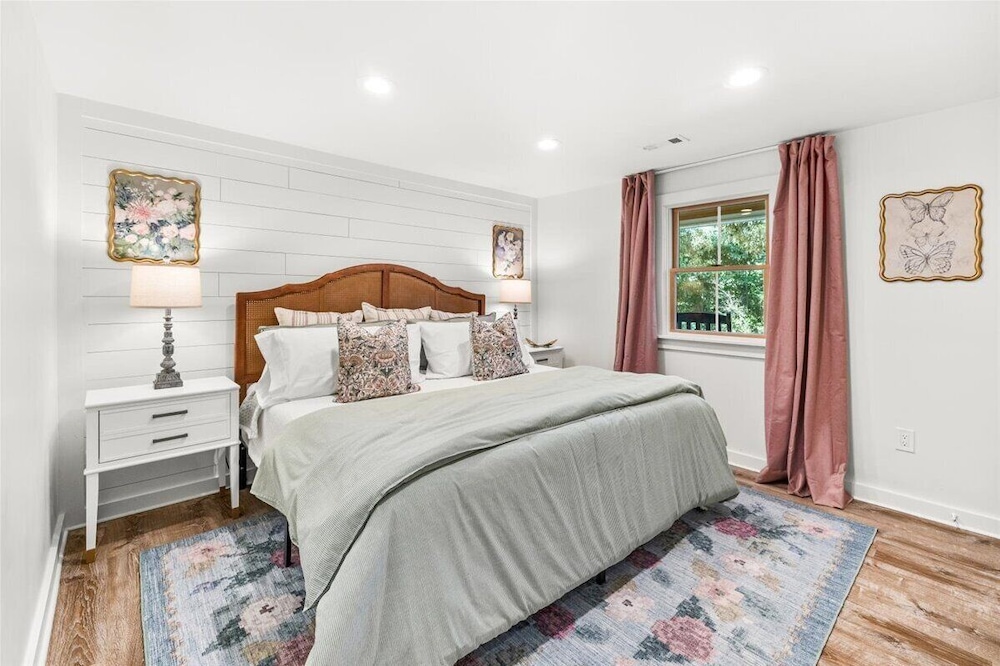 Parents Weekend Open+2 King Beds+sleeps 6+peaceful - 페이엣빌