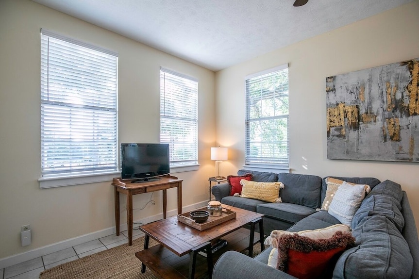 The Camp, 2br Cozy Triplex By Velvet Ditch Villas - Oxford, MS