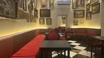 Café da manhã com buffet grátis todos os dias