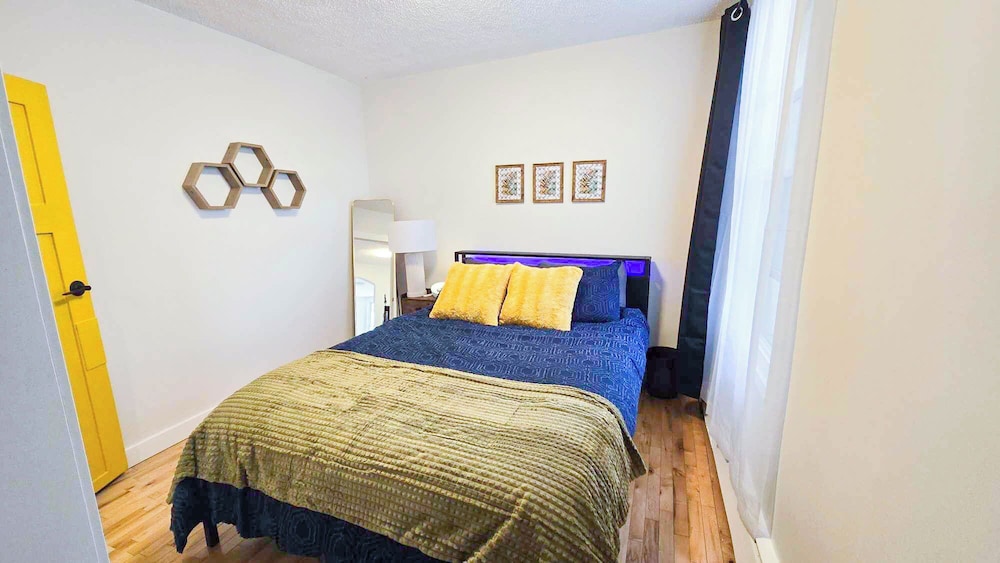 Rustic Ramsay Retreat By Calgary Stampede/inglewood/elbow River W/ Parking - Calgary