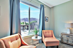 Casa de Luxo, vista para a montanha | Sala de estar | TV de ecrã plano 