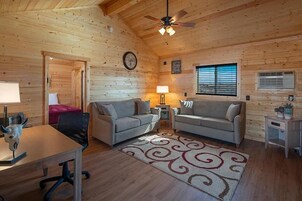 Suite Standard, não fumadores, pátio | Wi-fi grátis, roupa de cama fornecida