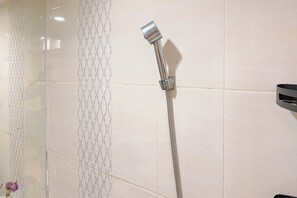 Apartamento | Casa de banho | Um polibã, toalhas fornecidas 