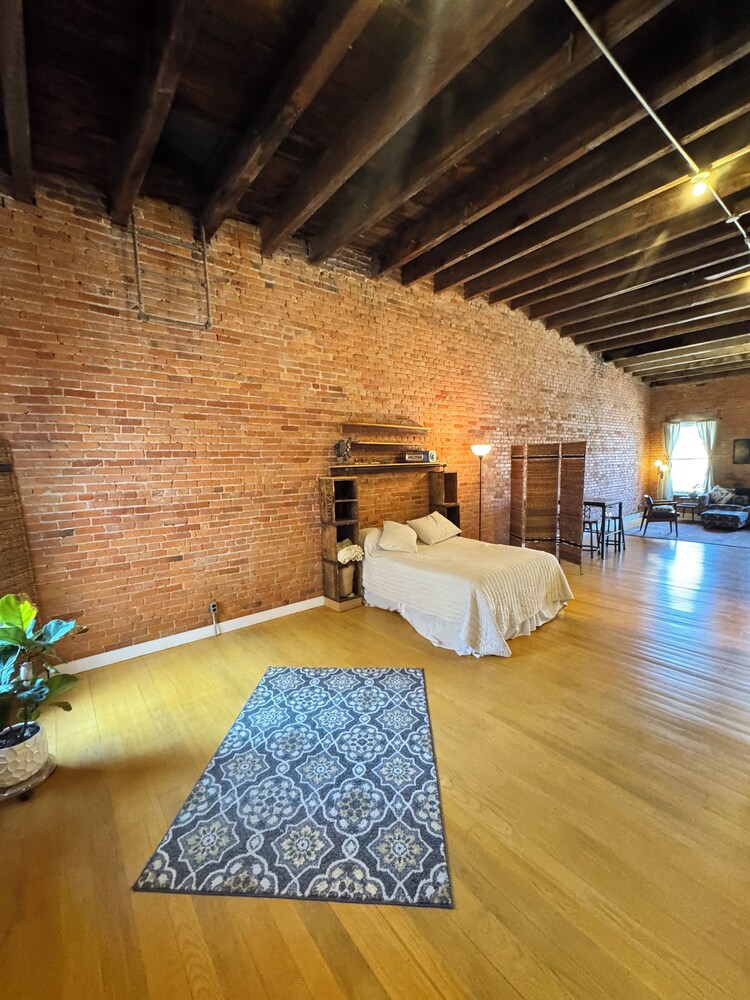 Stylish Loft In The Heart Of Downtown Troy With Onsite Parking - Troy, NY