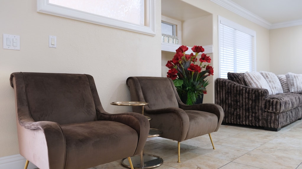 Modern Luxury Retreat Near Las Vegas Strip/airport - Las Vegas, NV