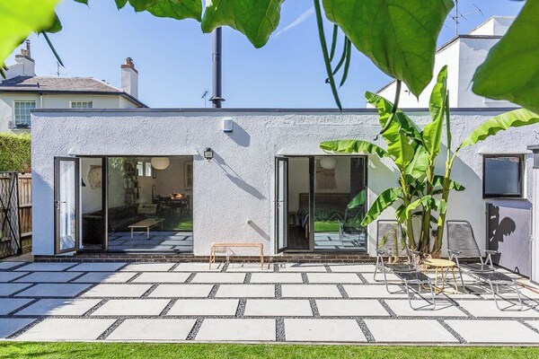 Mid-century Modern Style 1bd With Garden - Cheltenham
