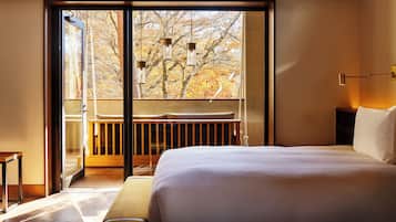 2 quartos, edredões de penas, camas de colchão pillowtop, minibar