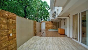 Apartamento Premium, pátio, vista para a piscina | Terraço/pátio interior