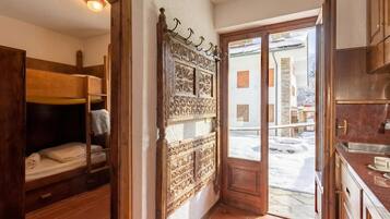 2 quartos, ferros/tábuas de passar roupa, Wi-Fi de cortesia