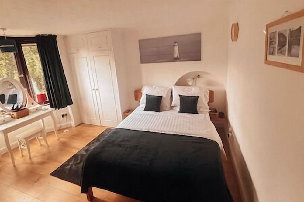Gorgeous 3 Bedroom Pet And Child Friendly Home In Newbury Wit Free Ev Charging - Highclere
