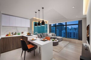 Suíte premier, 1 quarto | Opções para refeição no quarto