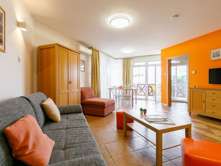 Angenehme Wohnung Für 4 Personen Mit Klimaanlage, W-lan, Tv Und Terrasse - Plattensee