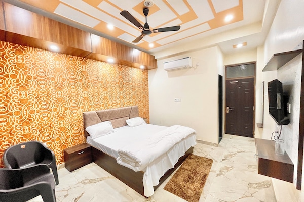 Quartos à prova de som, Wi-Fi de cortesia, roupa de cama
